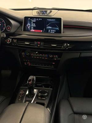 Black BMW X5 2016 in Marijampole, with an engine capacity of 2.99 L and mileage of 211 thousand km for 25750 €, photo 22 on AUTOMOTO.COM.LV