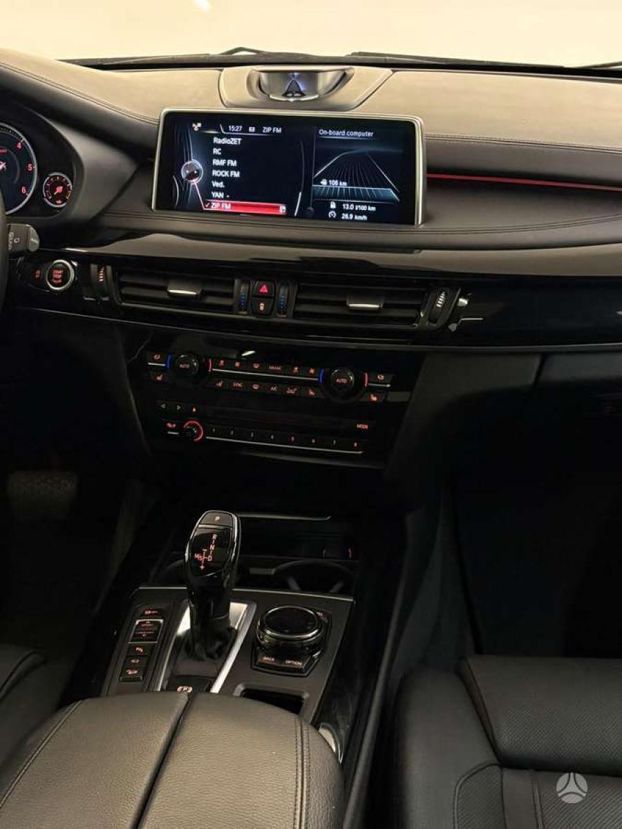 Black BMW X5 2016 in Marijampole, with an engine capacity of 2.99 L and mileage of 211 thousand km for 25750 €, photo 22 on AUTOMOTO.COM.LV