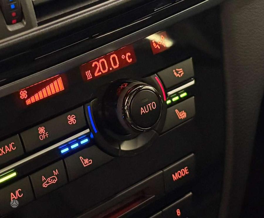 Black BMW X5 2016 in Marijampole, with an engine capacity of 2.99 L and mileage of 211 thousand km for 25750 €, photo 25 on AUTOMOTO.COM.LV