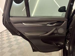 Black BMW X5 2016 in Marijampole, with an engine capacity of 2.99 L and mileage of 211 thousand km for 25750 €, photo 26 on AUTOMOTO.COM.LV
