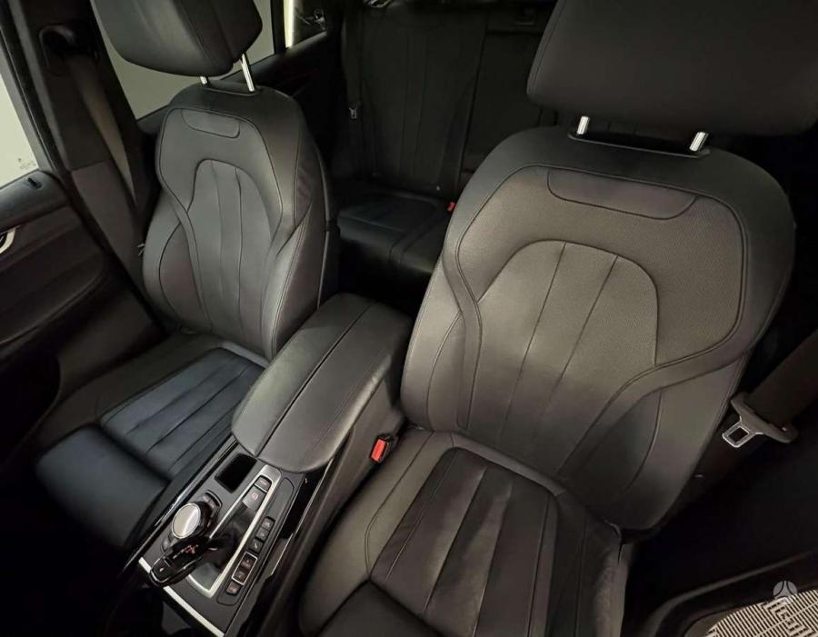Black BMW X5 2016 in Marijampole, with an engine capacity of 2.99 L and mileage of 211 thousand km for 25750 €, photo 31 on AUTOMOTO.COM.LV