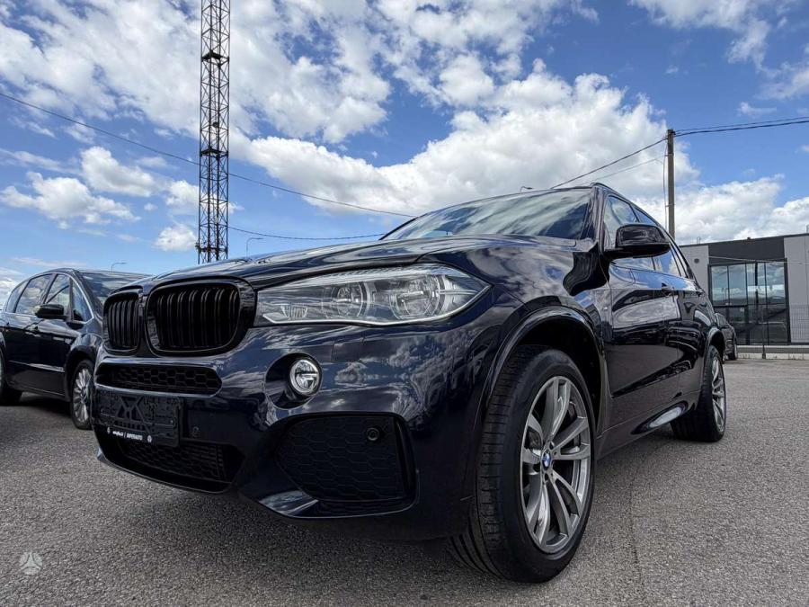 Black BMW X5 2016 in Kaunas, with an engine capacity of 2.99 L and mileage of 220 thousand km for 23200 €, photo 3 on AUTOMOTO.COM.LV