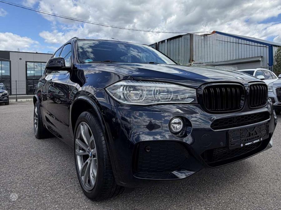 Black BMW X5 2016 in Kaunas, with an engine capacity of 2.99 L and mileage of 220 thousand km for 23200 €, photo 4 on AUTOMOTO.COM.LV