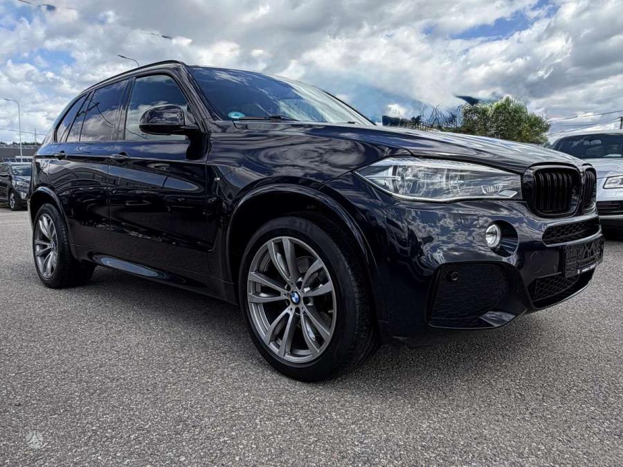 Black BMW X5 2016 in Kaunas, with an engine capacity of 2.99 L and mileage of 220 thousand km for 23200 €, photo 5 on AUTOMOTO.COM.LV
