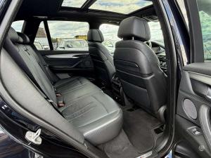 Black BMW X5 2016 in Kaunas, with an engine capacity of 2.99 L and mileage of 220 thousand km for 23200 €, photo 15 on AUTOMOTO.COM.LV