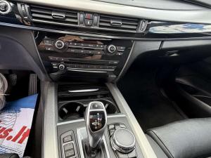 Black BMW X5 2016 in Kaunas, with an engine capacity of 2.99 L and mileage of 220 thousand km for 23200 €, photo 19 on AUTOMOTO.COM.LV