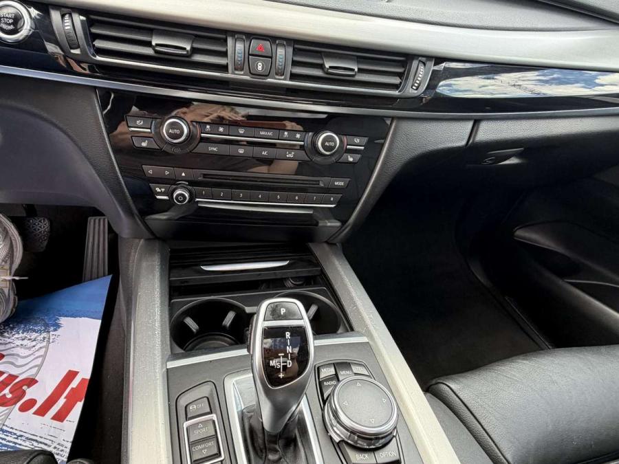 Black BMW X5 2016 in Kaunas, with an engine capacity of 2.99 L and mileage of 220 thousand km for 23200 €, photo 19 on AUTOMOTO.COM.LV