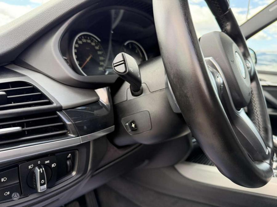Black BMW X5 2016 in Kaunas, with an engine capacity of 2.99 L and mileage of 220 thousand km for 23200 €, photo 20 on AUTOMOTO.COM.LV