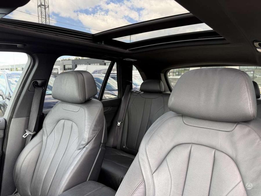 Black BMW X5 2016 in Kaunas, with an engine capacity of 2.99 L and mileage of 220 thousand km for 23200 €, photo 26 on AUTOMOTO.COM.LV