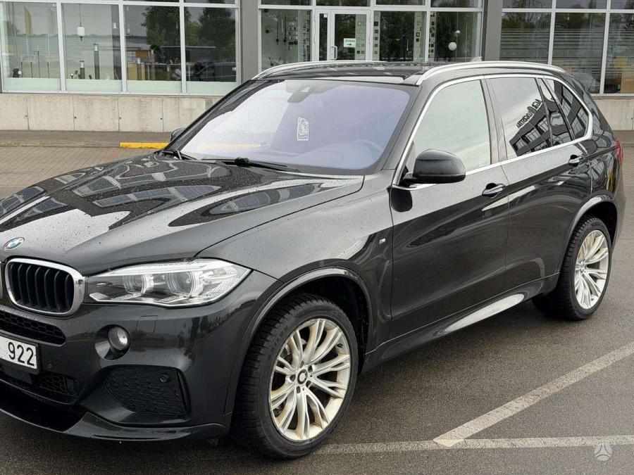 Black BMW X5 2016 in Palanga, with an engine capacity of 2.00 L and mileage of 326 thousand km for 22500 €, photo 3 on AUTOMOTO.COM.LV