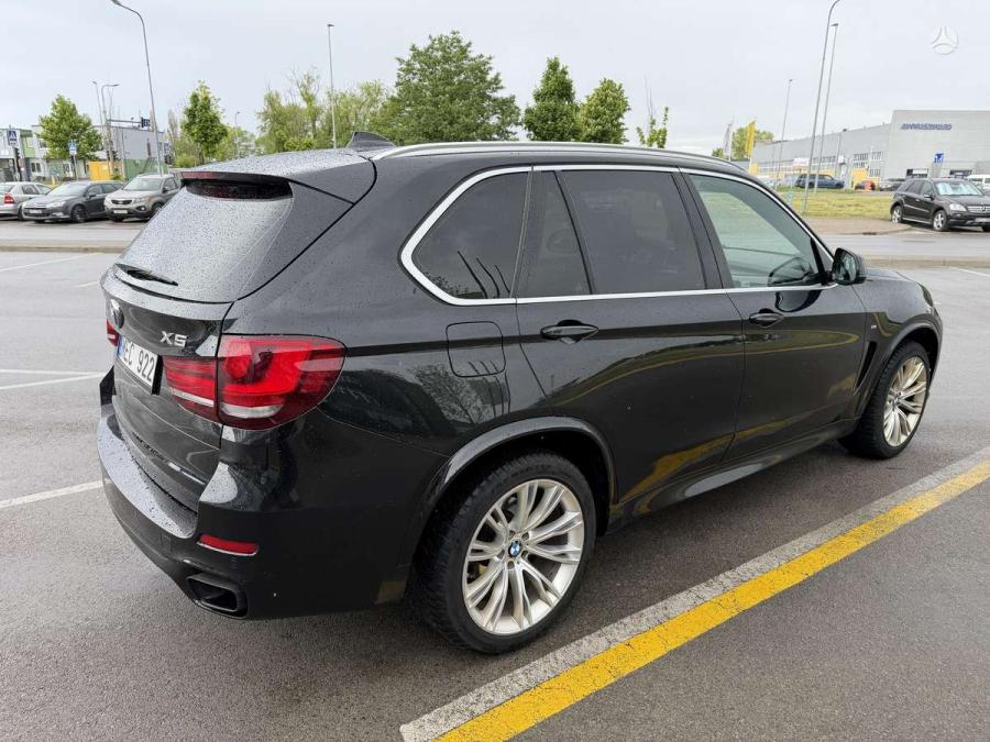 Black BMW X5 2016 in Palanga, with an engine capacity of 2.00 L and mileage of 326 thousand km for 22500 €, photo 4 on AUTOMOTO.COM.LV