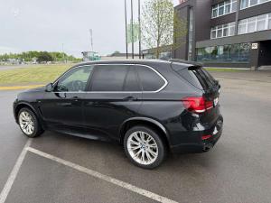 Black BMW X5 2016 in Palanga, with an engine capacity of 2.00 L and mileage of 326 thousand km for 22500 €, photo 5 on AUTOMOTO.COM.LV