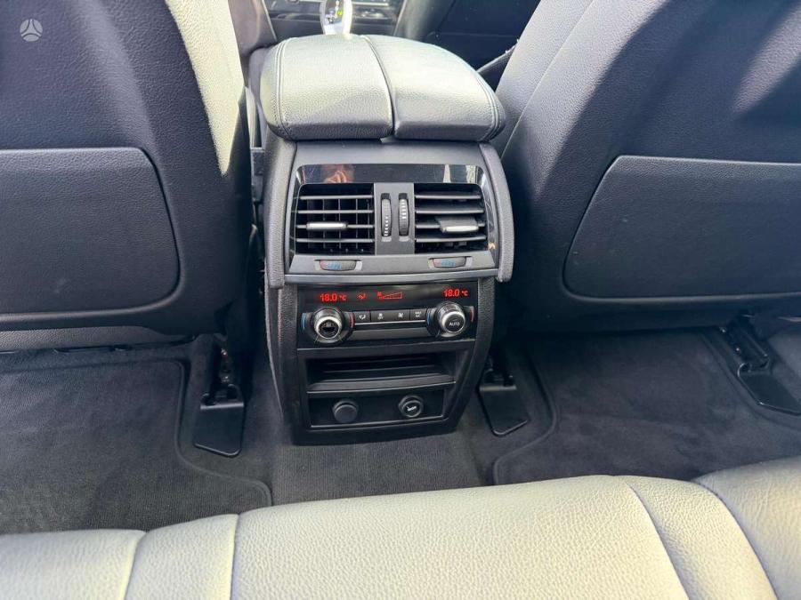 Black BMW X5 2016 in Klaipeda, with an engine capacity of 2.98 L and mileage of 225 thousand km for 15500 €, photo 22 on AUTOMOTO.COM.LV