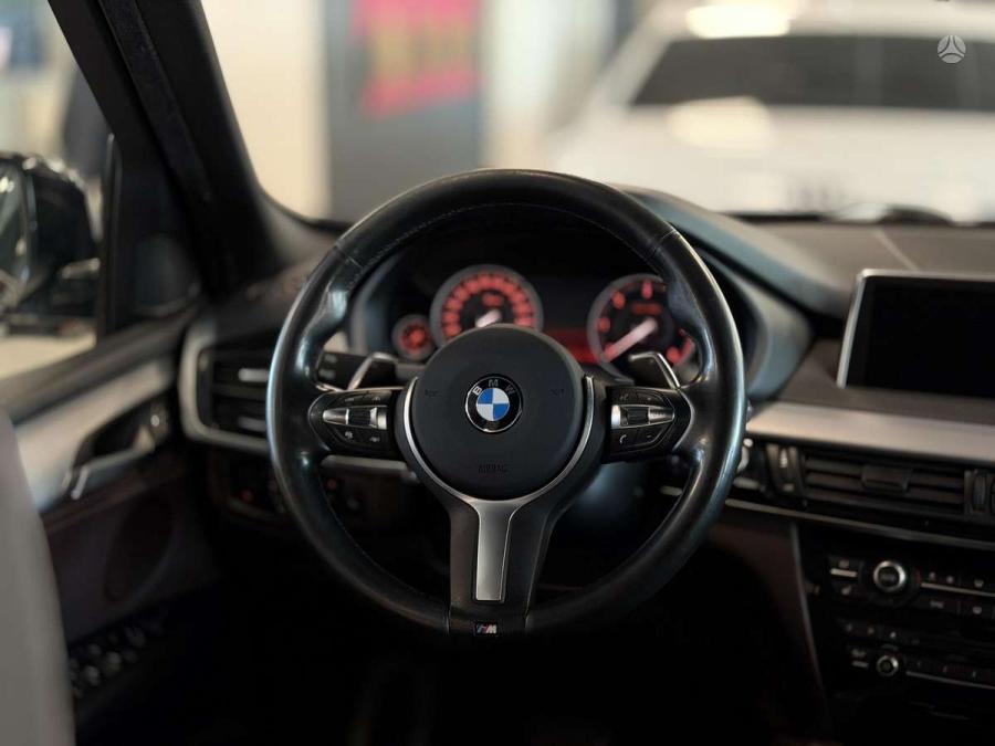 Black BMW X5 2016 in Klaipeda, with an engine capacity of 2.99 L and mileage of 310 thousand km for 20700 €, photo 7 on AUTOMOTO.COM.LV