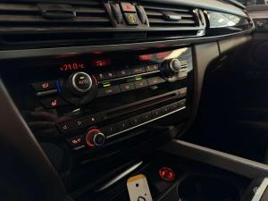Black BMW X5 2016 in Klaipeda, with an engine capacity of 2.99 L and mileage of 310 thousand km for 20700 €, photo 10 on AUTOMOTO.COM.LV