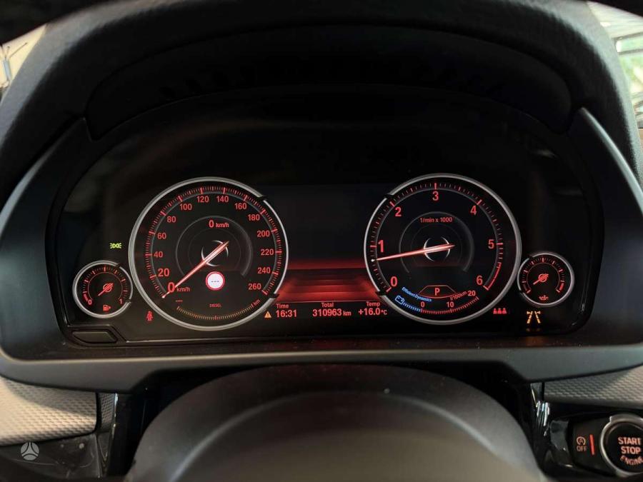 Black BMW X5 2016 in Klaipeda, with an engine capacity of 2.99 L and mileage of 310 thousand km for 20700 €, photo 12 on AUTOMOTO.COM.LV