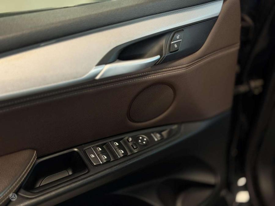 Black BMW X5 2016 in Klaipeda, with an engine capacity of 2.99 L and mileage of 310 thousand km for 20700 €, photo 13 on AUTOMOTO.COM.LV