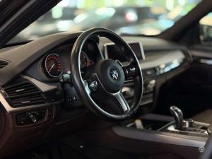 Black BMW X5 2016 in Klaipeda, with an engine capacity of 2.99 L and mileage of 310 thousand km for 20700 €, photo 18 on AUTOMOTO.COM.LV