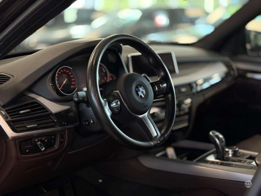 Black BMW X5 2016 in Klaipeda, with an engine capacity of 2.99 L and mileage of 310 thousand km for 20700 €, photo 18 on AUTOMOTO.COM.LV