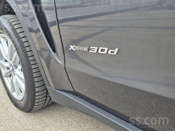 Black BMW X5 2016 in Riga, with an engine capacity of 3.00 L and mileage of 178 thousand km for 22600 €, photo 10 on AUTOMOTO.COM.LV
