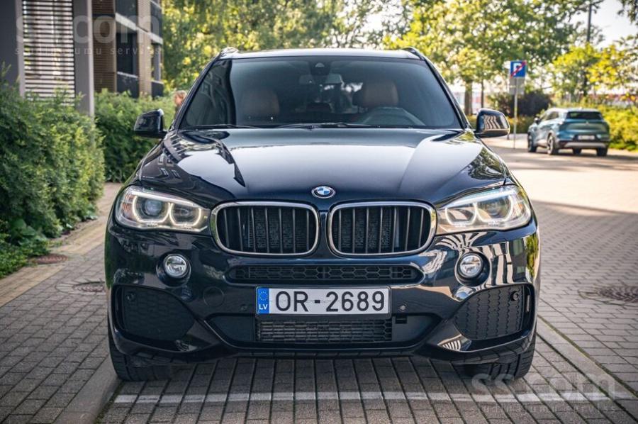 Black BMW X5 2016 in Riga, with an engine capacity of 3.00 L and mileage of 275 thousand km for 16590 €, photo 3 on AUTOMOTO.COM.LV