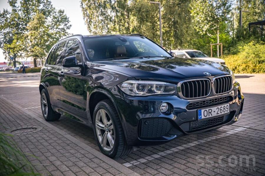 Black BMW X5 2016 in Riga, with an engine capacity of 3.00 L and mileage of 275 thousand km for 16590 €, photo 4 on AUTOMOTO.COM.LV