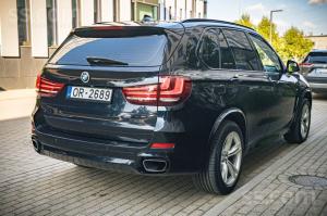 Black BMW X5 2016 in Riga, with an engine capacity of 3.00 L and mileage of 275 thousand km for 16590 €, photo 5 on AUTOMOTO.COM.LV