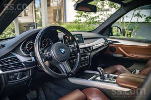 Black BMW X5 2016 in Riga, with an engine capacity of 3.00 L and mileage of 275 thousand km for 16590 €, photo 8 on AUTOMOTO.COM.LV