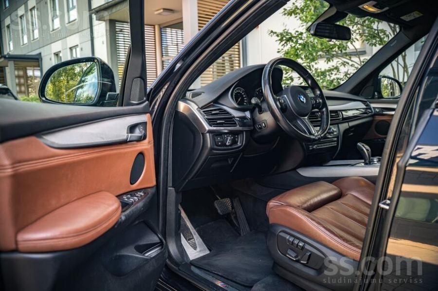 Black BMW X5 2016 in Riga, with an engine capacity of 3.00 L and mileage of 275 thousand km for 16590 €, photo 9 on AUTOMOTO.COM.LV
