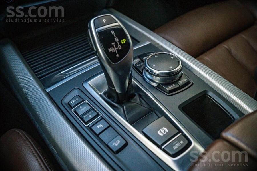 Black BMW X5 2016 in Riga, with an engine capacity of 3.00 L and mileage of 275 thousand km for 16590 €, photo 16 on AUTOMOTO.COM.LV