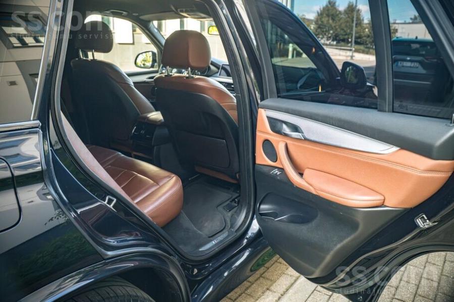 Black BMW X5 2016 in Riga, with an engine capacity of 3.00 L and mileage of 275 thousand km for 16590 €, photo 19 on AUTOMOTO.COM.LV