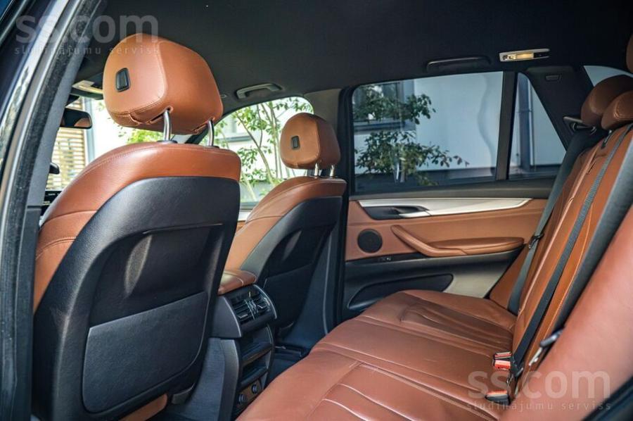 Black BMW X5 2016 in Riga, with an engine capacity of 3.00 L and mileage of 275 thousand km for 16590 €, photo 21 on AUTOMOTO.COM.LV