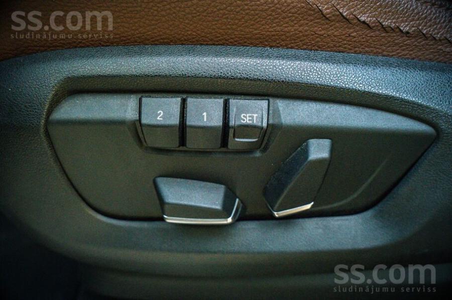 Black BMW X5 2016 in Riga, with an engine capacity of 3.00 L and mileage of 275 thousand km for 16590 €, photo 23 on AUTOMOTO.COM.LV