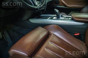 Black BMW X5 2016 in Riga, with an engine capacity of 3.00 L and mileage of 275 thousand km for 16590 €, photo 24 on AUTOMOTO.COM.LV