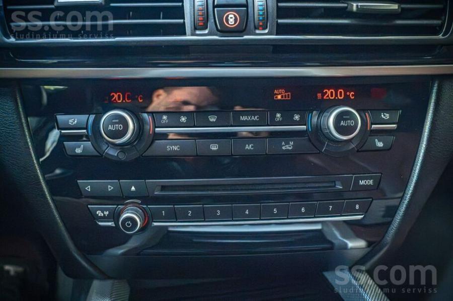 Black BMW X5 2016 in Riga, with an engine capacity of 3.00 L and mileage of 275 thousand km for 16590 €, photo 27 on AUTOMOTO.COM.LV
