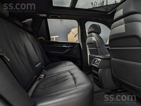 Black BMW X5 2016 in Tukums, with an engine capacity of 3.00 L and mileage of 237 thousand km for 23990 €, photo 9 on AUTOMOTO.COM.LV