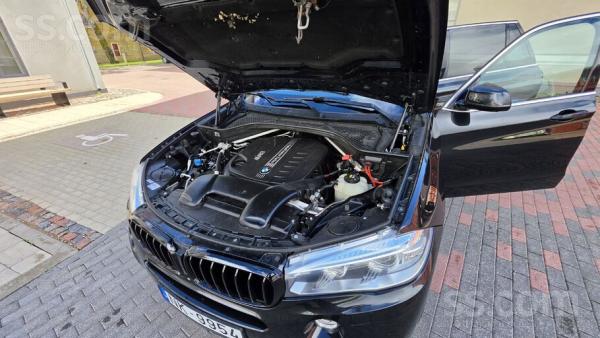 Melns BMW X5 2016 Kuldīga, ar dzinēja tilpumu 3.00 L un nobraukumu 355 tūkst. km par 20500 €, foto 4 vietnē AUTOMOTO.COM.LV