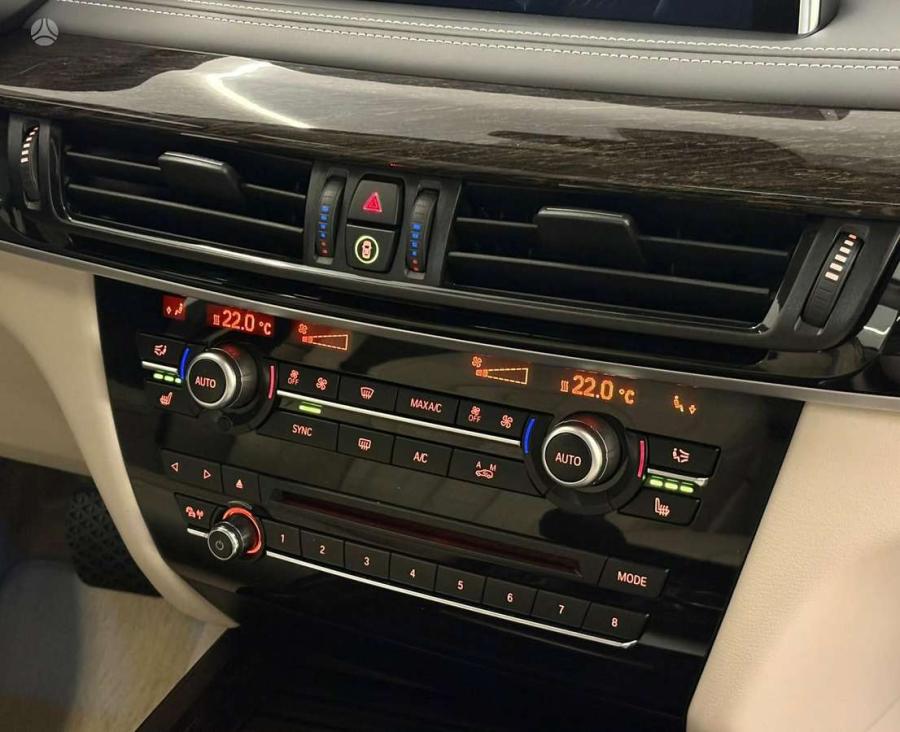Melns BMW X5 2016 Marijampole, ar dzinēja tilpumu 2.99 L un nobraukumu 181 tūkst. km par 18999 €, foto 24 vietnē AUTOMOTO.COM.LV