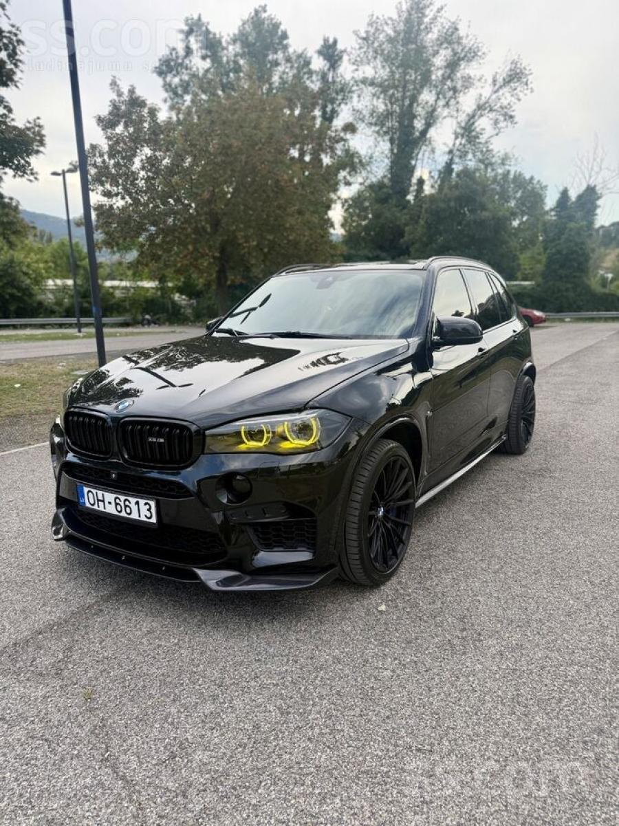 Black BMW X5 2016 in Riga, with an engine capacity of 4.40 L and mileage of 100 thousand km for 40000 €, photo 1 on AUTOMOTO.COM.LV
