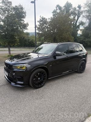 Black BMW X5 2016 in Riga, with an engine capacity of 4.40 L and mileage of 100 thousand km for 40000 €, photo 3 on AUTOMOTO.COM.LV