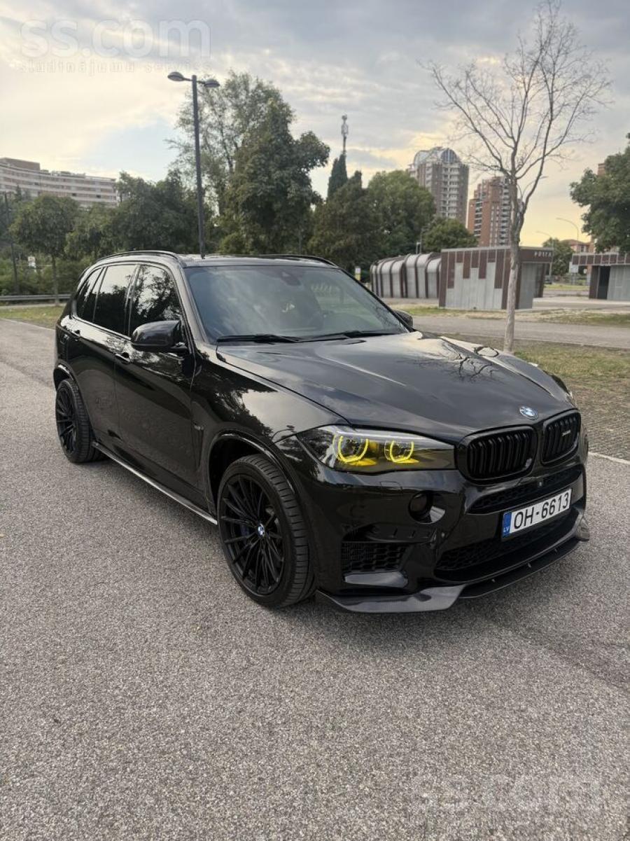 Black BMW X5 2016 in Riga, with an engine capacity of 4.40 L and mileage of 100 thousand km for 40000 €, photo 4 on AUTOMOTO.COM.LV