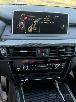 Black BMW X5 2016 in Riga, with an engine capacity of 4.40 L and mileage of 100 thousand km for 40000 €, photo 14 on AUTOMOTO.COM.LV