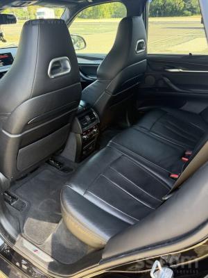 Black BMW X5 2016 in Riga, with an engine capacity of 4.40 L and mileage of 100 thousand km for 40000 €, photo 15 on AUTOMOTO.COM.LV