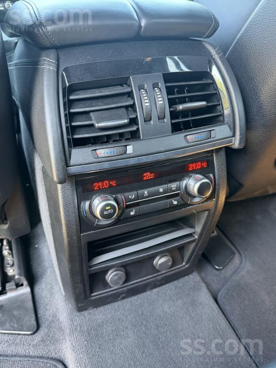 Black BMW X5 2016 in Riga, with an engine capacity of 4.40 L and mileage of 100 thousand km for 40000 €, photo 16 on AUTOMOTO.COM.LV