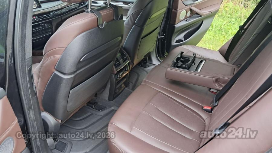 Black BMW X5 2016 in Tallinn, with an engine capacity of 4.40 L and mileage of 147 thousand km for 39900 €, photo 6 on AUTOMOTO.COM.LV