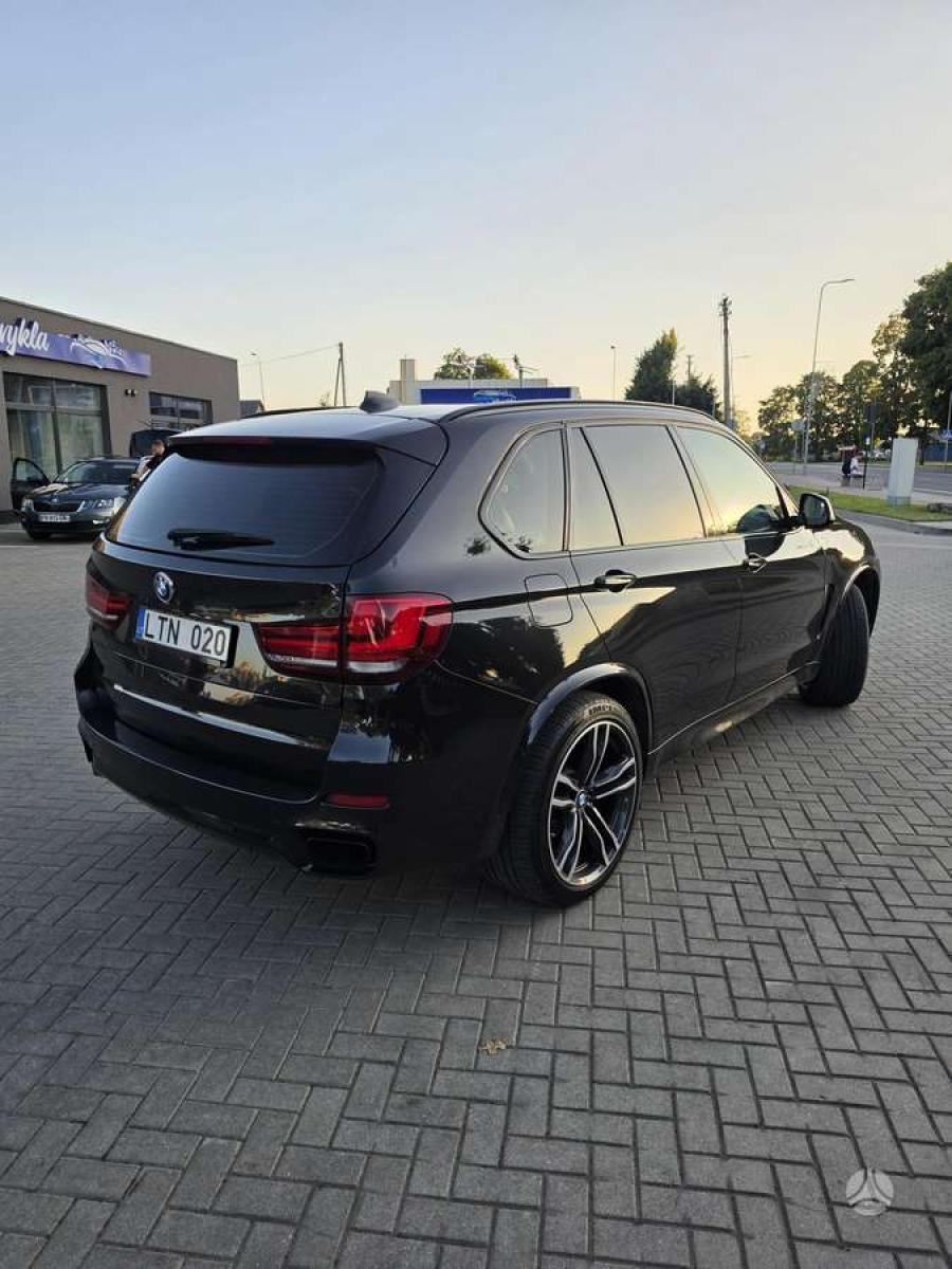Melns BMW X5 2016 Tauragė, ar dzinēja tilpumu 2.99 L un nobraukumu 251 tūkst. km par 21500 €, foto 4 vietnē AUTOMOTO.COM.LV