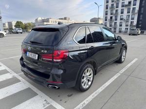 Black BMW X5 2016 in Vilnius, with an engine capacity of 2.00 L and mileage of 189 thousand km for 19999 €, photo 6 on AUTOMOTO.COM.LV