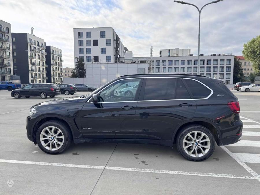 Black BMW X5 2016 in Vilnius, with an engine capacity of 2.00 L and mileage of 189 thousand km for 19999 €, photo 9 on AUTOMOTO.COM.LV