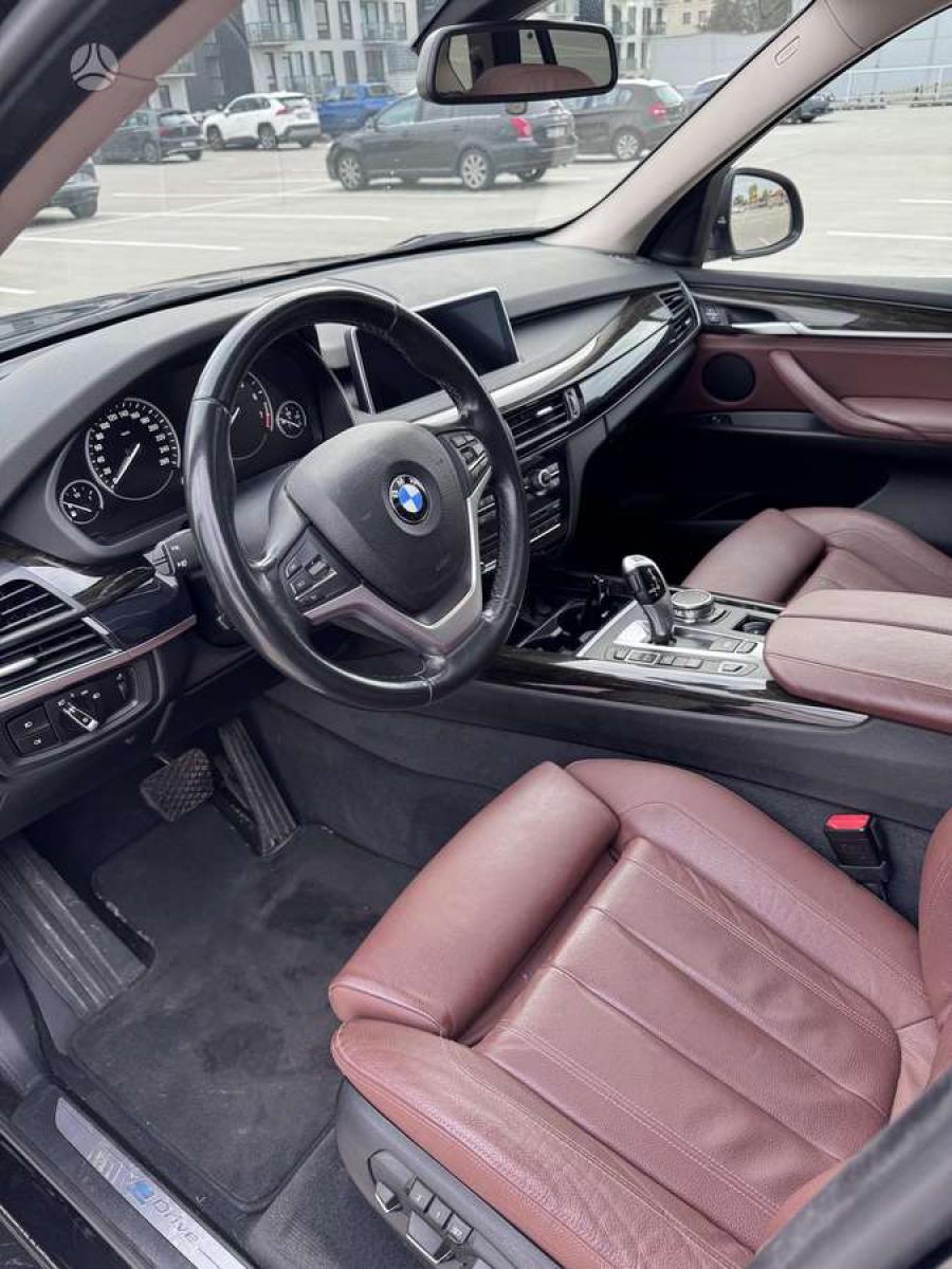 Black BMW X5 2016 in Vilnius, with an engine capacity of 2.00 L and mileage of 189 thousand km for 19999 €, photo 10 on AUTOMOTO.COM.LV