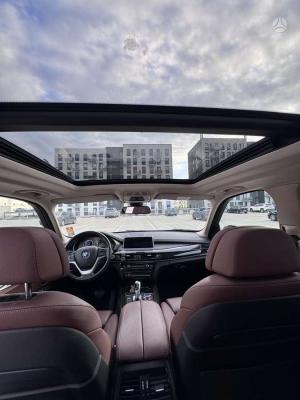 Black BMW X5 2016 in Vilnius, with an engine capacity of 2.00 L and mileage of 189 thousand km for 19999 €, photo 12 on AUTOMOTO.COM.LV